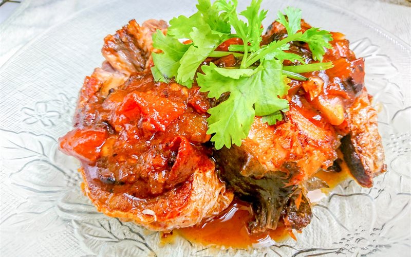 YELLOWTAIL CATFISH WITH TOMATO SAUCE - VniFood