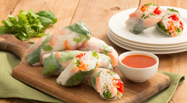 Vietnamese Spring Rolls (Goi Cuon): Freshness in Every Bite