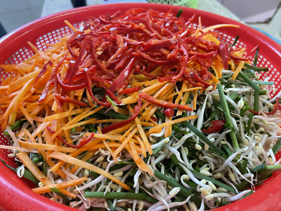 How to Make Vietnamese Pickled Bean Sprouts (Dua Gia)