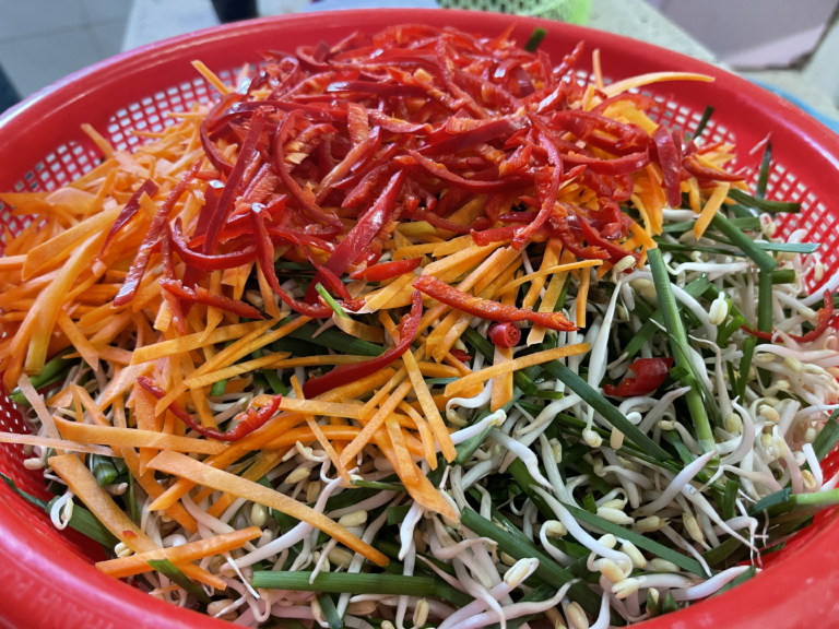 How to Make Vietnamese Pickled Bean Sprouts (Dua Gia)